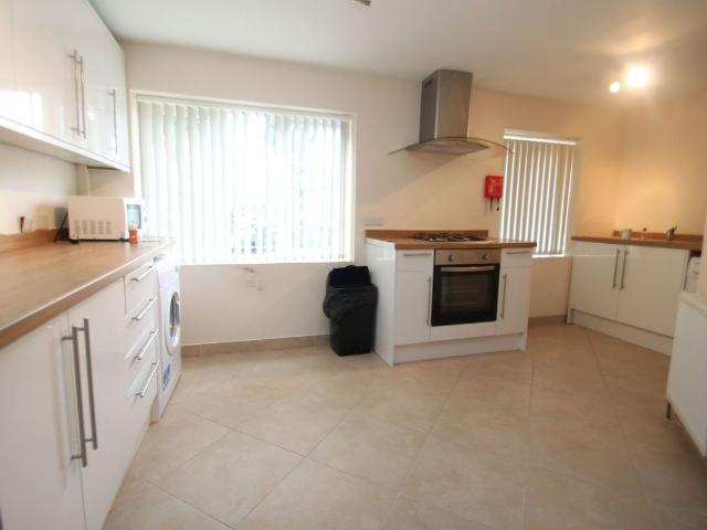 Holdenhurst Road, Bournemouth BH8, 6 bed property to rent, £3,300 pcm | PrimeLocation