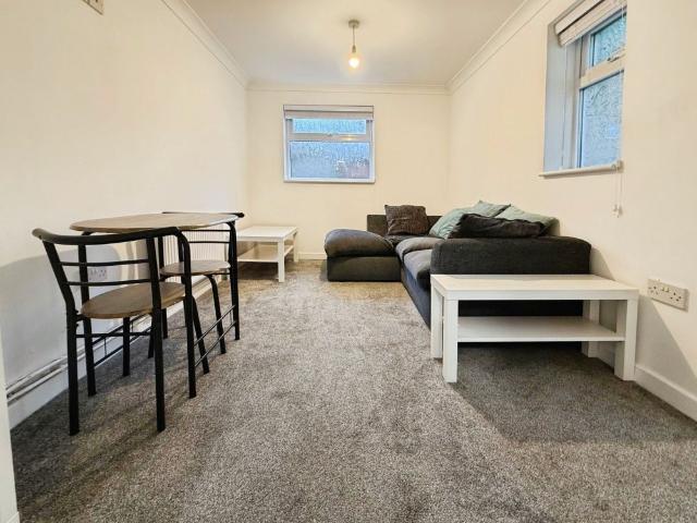Holdenhurst Road, Bournemouth, BH8