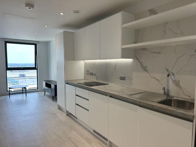 Holdenhurst Road, Bournemouth BH8, 1 bed flat to rent, £1,350 pcm | PrimeLocation