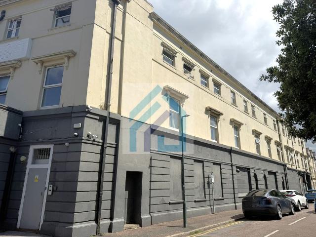 Holdenhurst Road, Bournemouth BH8, Room to rent, £750 pcm | PrimeLocation