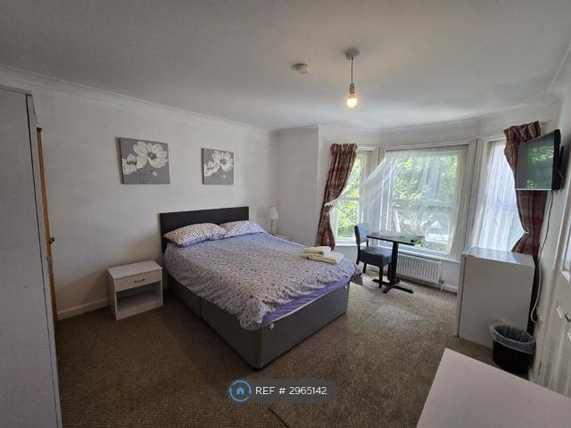 Holdenhurst Road, Bournemouth BH8, Room to rent, £800 pcm | PrimeLocation
