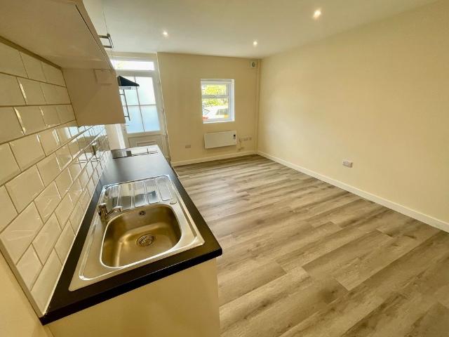 Holdenhurst Road, Bournemouth BH8, Studio to rent, £775 pcm | PrimeLocation