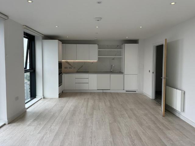 Holdenhurst Road, 3 bed flat to rent £2,300 pcm £531 pw