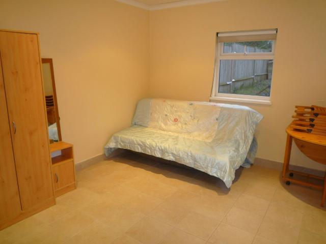 Holders Hill Crescent, London NW4, Studio to rent, £950 pcm | PrimeLocation