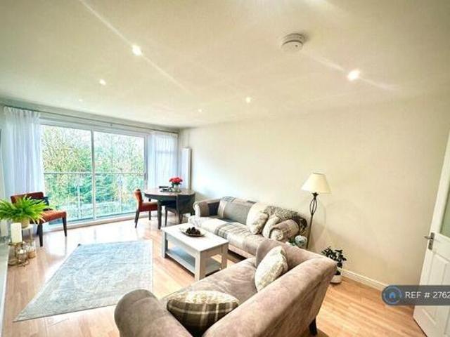 Holders Hill Road, London, 2 Bedroom Flat