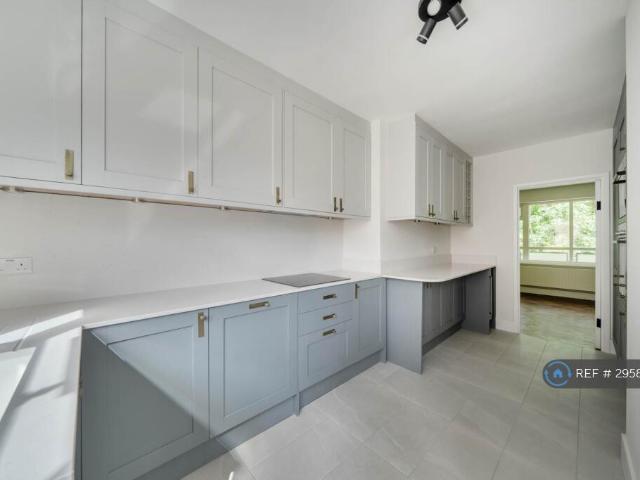Holders Hill Road, London, NW4 2 bed flat to rent £2,350 pcm £542 pw