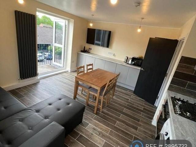 Holford House, London, SE16 4 bed maisonette to rent £4,400 pcm £1,015 pw