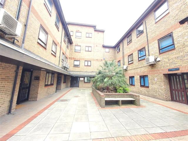 Holgate Court, Western Road, Romford. Studio to rent £1,295 pcm £299 pw