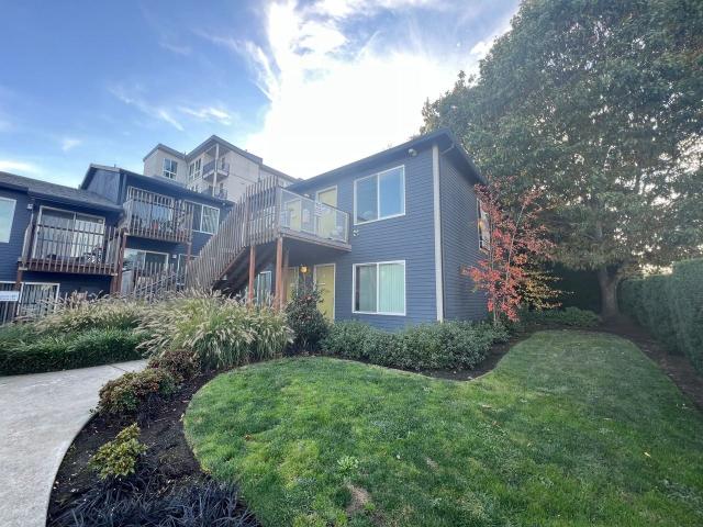 Holgate Lofts 2 Bedroom Apartment for Rent at 1424 Se Holgate Blvd, Portland, OR 97202 Brooklyn