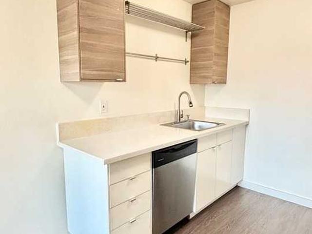 Holgate Lofts 2 Bedroom Apartment for Rent at 1424 Se Holgate Blvd, Portland, OR 97202 Brooklyn