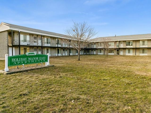 Holiday Manor East 1 Bedroom Apartment for Rent at 16435 E 12 Mile Rd, Roseville, MI 48066 Roseville