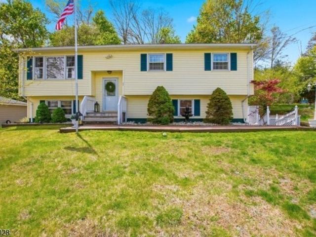 Holiday Dr, Hopatcong, Home For Sale