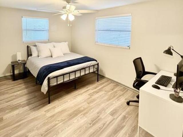 Holiday haven home w/ Garage near Anclote River Park
