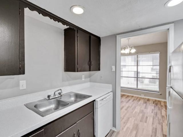 Holiday Hills 1 Bedroom Apartment for Rent at 811 N Plymouth Rd, Dallas, TX 75211