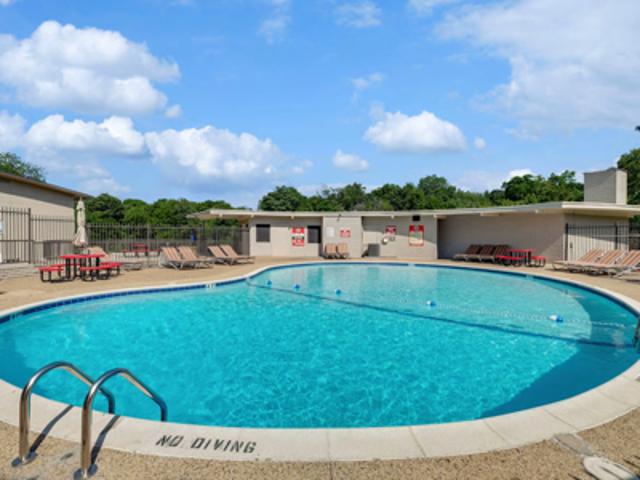 Holiday Hills 2 Bedroom Apartment for Rent at 811 N Plymouth Rd, Dallas, TX 75211