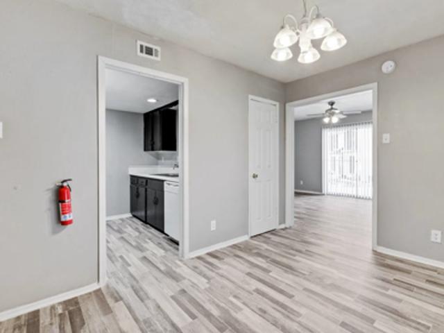 Holiday Hills 2 Bedroom Apartment for Rent at 811 N Plymouth Rd, Dallas, TX 75211