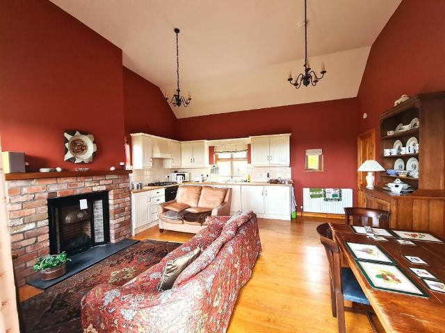 HOLIDAY, 5 Aird Clachan, Bushmills, BT57 8AS