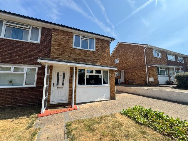 Holland Close, Bromley BR2, 2 bed flat to rent, £1,750 pcm | PrimeLocation