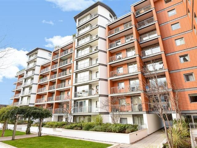 Holland Gardens, Brentford TW8, 1 bed flat to rent, £1,700 pcm | PrimeLocation