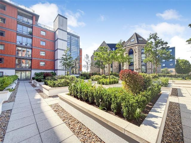 Holland Gardens, Brentford TW8, 2 bed flat to rent, £2,400 pcm | PrimeLocation