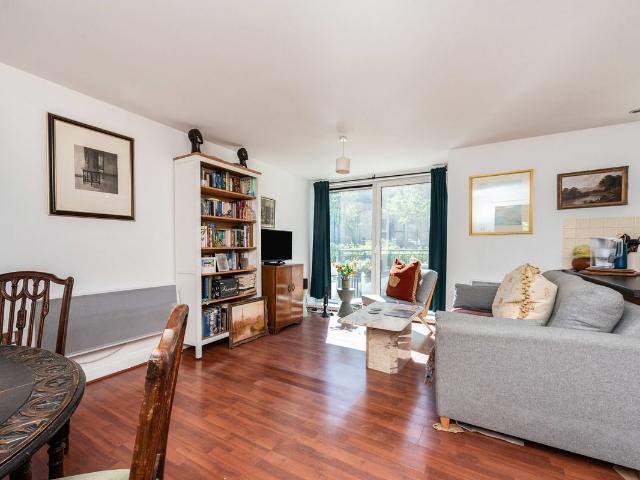 Holland Gardens, Brentford TW8, 2 bed flat to rent, £2,500 pcm | PrimeLocation