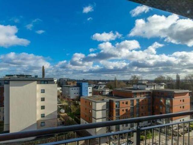 Holland Gardens, Brentford, 1 Bedroom Flat