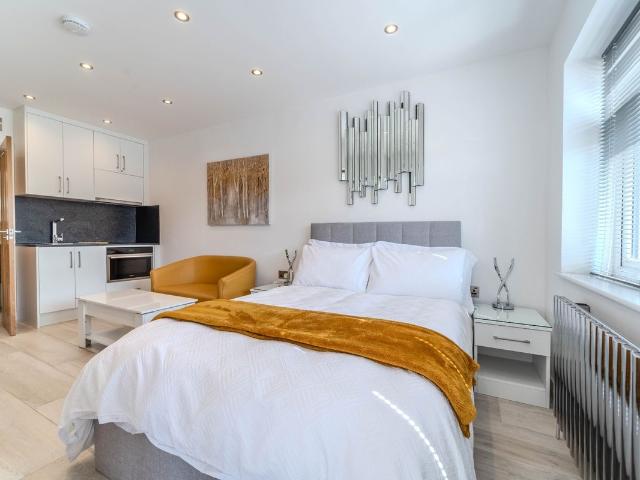 Holland Gardens, Egham TW20, 1 bed flat to rent, £1,250 pcm | PrimeLocation