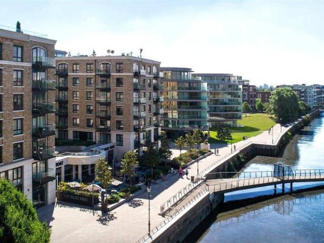 Holland House, Fulham Reach, London, W6 2 bed apartment to rent £4,050 pcm £935 pw
