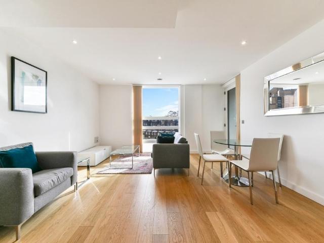 Holland Park Avenue, Holland Park. 1 bed flat to rent £2,708 pcm £625 pw