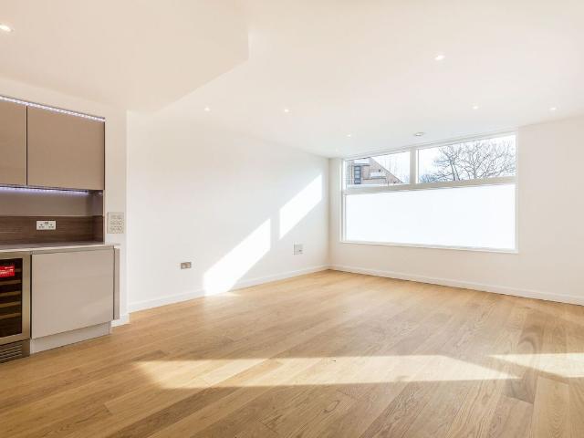 Holland Park Avenue, Holland Park, London W11, 1 bed flat to rent, £2,600 pcm | PrimeLocation