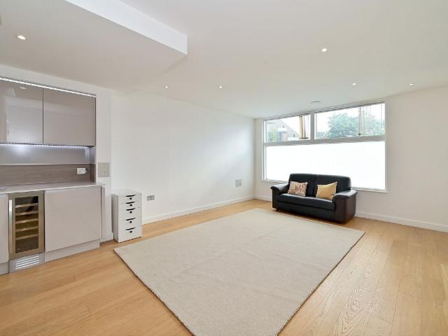 Holland Park Avenue, Holland Park, London W11, 1 bed flat to rent, £2,750 pcm | PrimeLocation