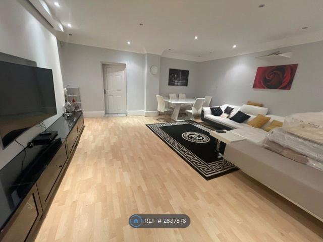 Holland Park Avenue, Ilford IG3, Room to rent, £600 pcm | PrimeLocation