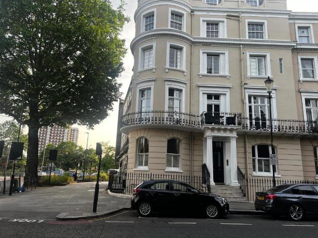Holland Park Avenue, Kensington. 1 bed flat to rent £2,100 pcm £485 pw