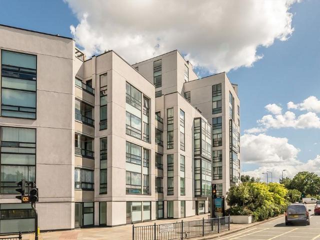 Holland Park Avenue, London W11 1 bed flat to rent £2,750 pcm £635 pw