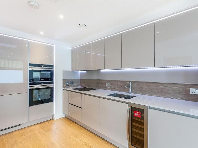 Holland Park Avenue W11, 1 bed flat to rent, £2,752 pcm | PrimeLocation