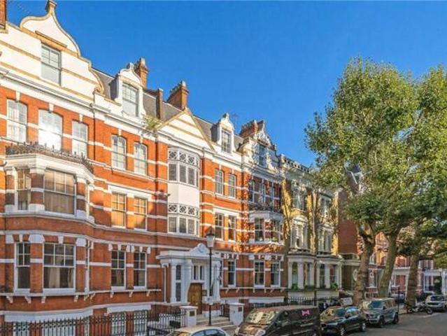 Holland Park Gardens, London, Studio Flat For