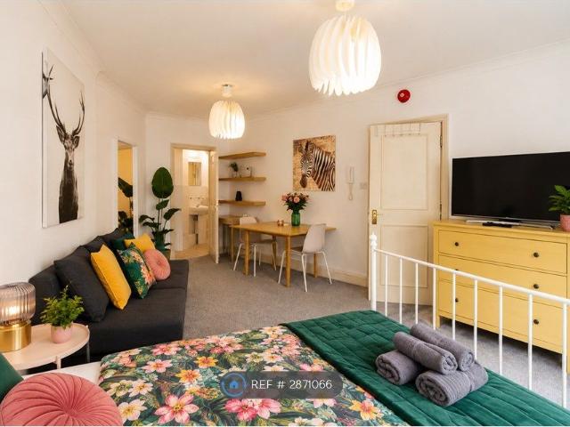 Holland Park Gardens, London W14, Studio to rent, £1,650 pcm | PrimeLocation