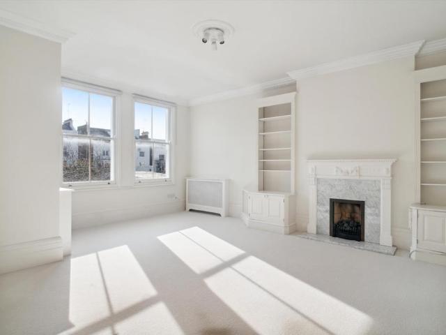 Holland Park, London, W11. 2 bed flat to rent £4,996 pcm £1,153 pw