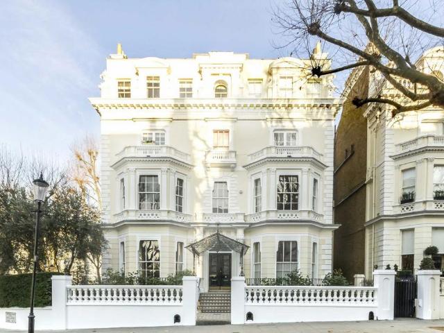 Holland Park, London W11 2 bed flat to rent £4,000 pcm £923 pw