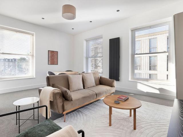 Holland Park W14, 2 bed flat to rent, £3,670 pcm | PrimeLocation