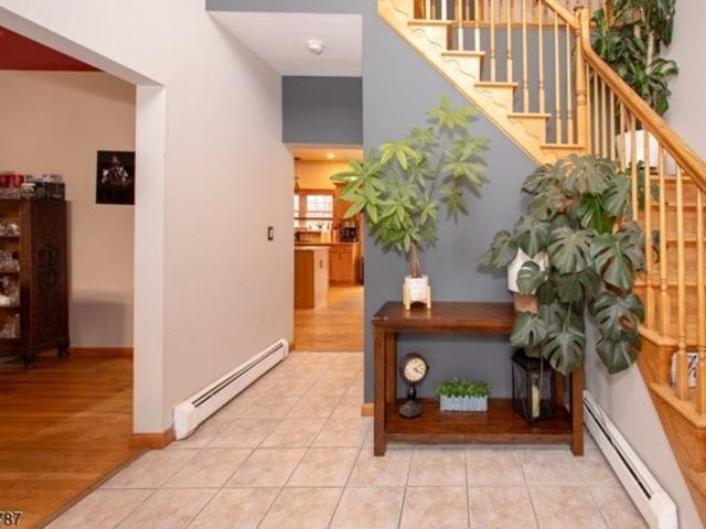 Holland Rd, Wantage Township, Home For Sale