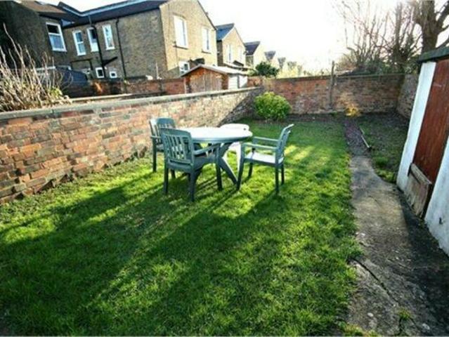 Holland Road, Kensal Rise 3 bed flat to rent £2,167 pcm £500 pw