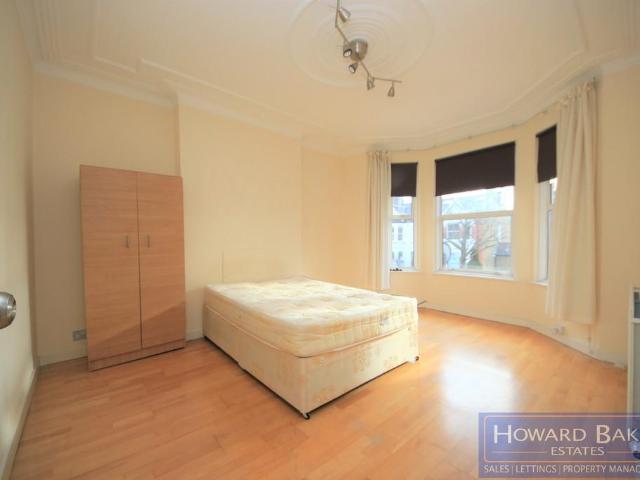 Holland Road, Kensal Rise 3 bed flat to rent £2,250 pcm £519 pw