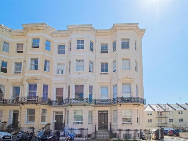 Holland Road, Hove 2 bed apartment to rent £1,900 pcm £438 pw