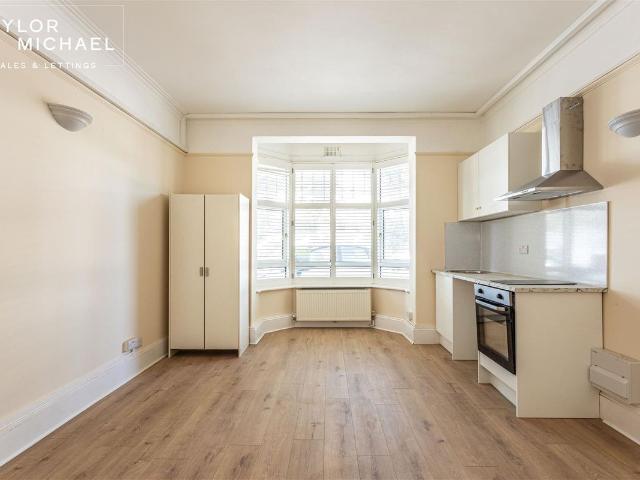 Holland Road, Hove BN3, Room to rent, £850 pcm | PrimeLocation