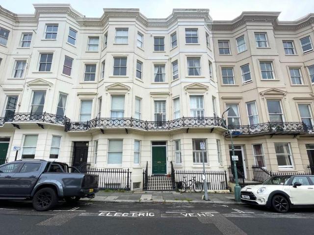 Holland Road, Hove, East Sussex 2 bed flat to rent £1,700 pcm £392 pw