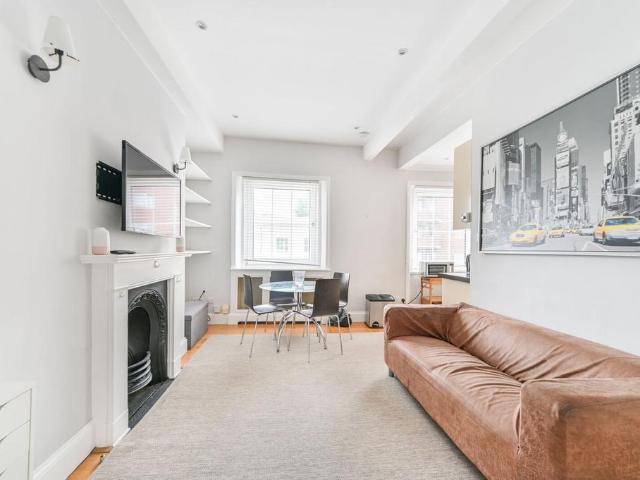 Holland Road, Holland Park, London, W14 2 bed flat to rent £3,207 pcm £740 pw