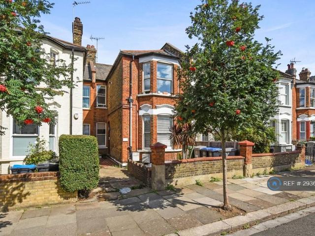 Holland Road, London, NW10 1 bed in a flat share to rent £1,050 pcm £242 pw