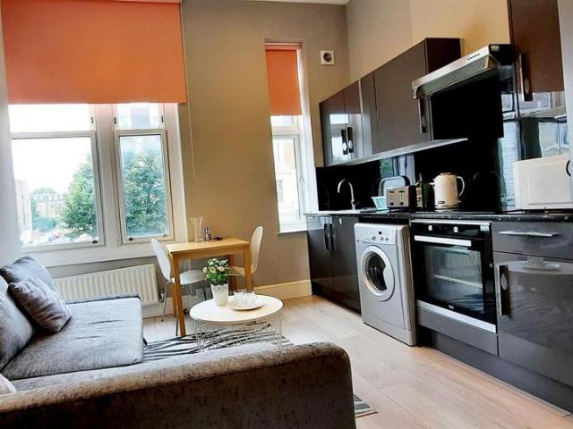 Holland Road, LONDON Studio to rent £1,560 pcm £360 pw