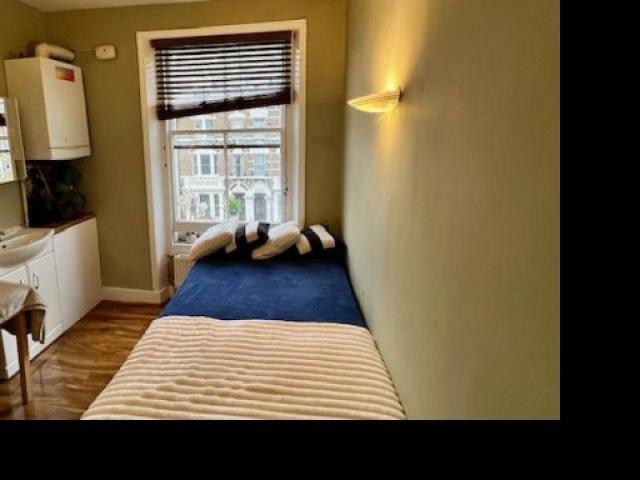 Holland Road, London W14, 1 bed flat to rent, £700 pcm | PrimeLocation